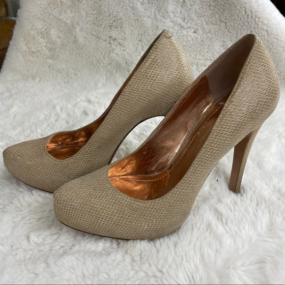 BCBGeneration | Shoes | Bcbgeneretion Plataform Pumps Size 6 | Poshmark